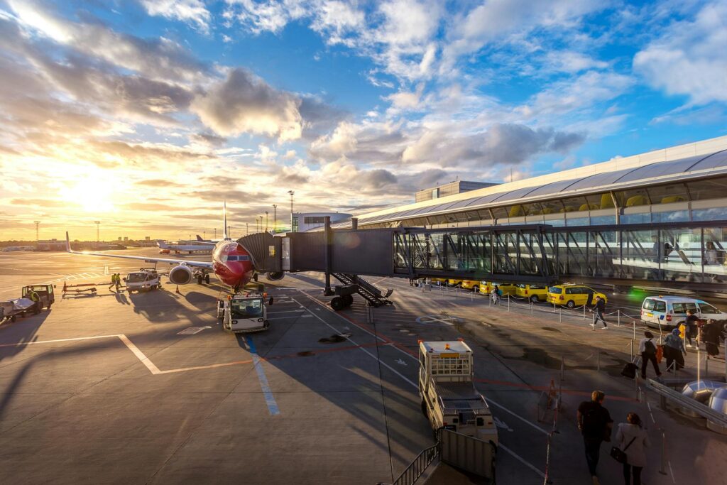 The Best Time To Book Cheap Flights - FlightAndHotelGuru.com
